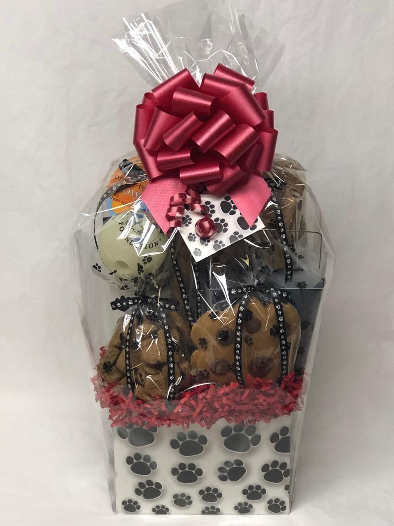 Bow Wow Paw Print Luxury Dog Gift Basket Pampered Paw Gifts Bow Wow Paw Print Luxury Dog Gift Basket Pampered Paw Gifts